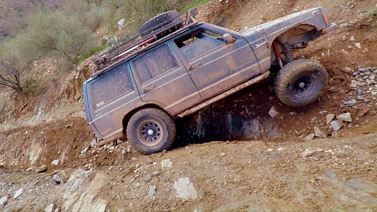 Crownking Jan 2017 Jeep almost flipping - YouTube