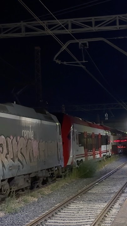 253 de Renfe en Manzanares con el nuevo tren 453 de Cercanias - YouTube