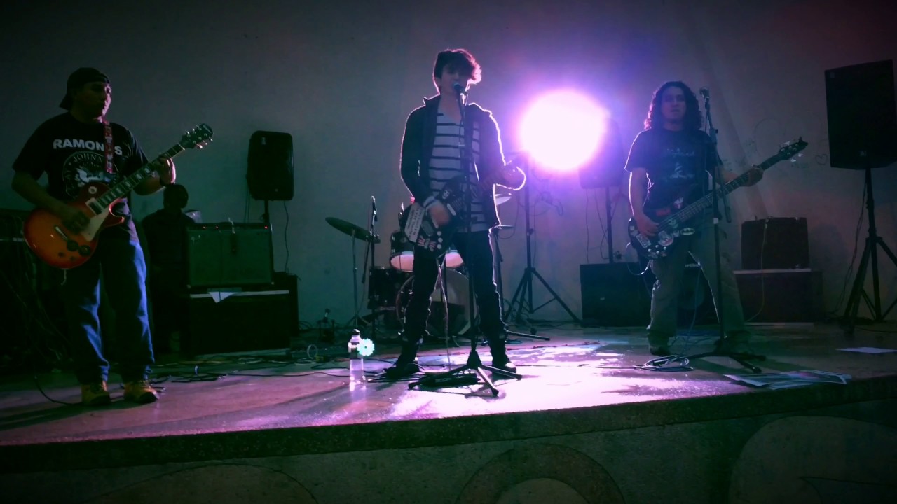 Molly's Lips (Nirvana Cover) - YouTube