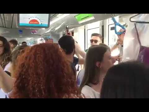 Karşıyaka sahilde süzülen tramvay, güzel bir Azeri şarkısı...