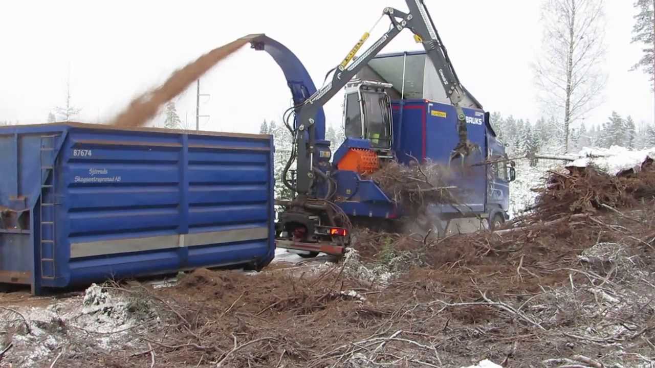 Mobile Chipper Bruks 806 PTC - YouTube