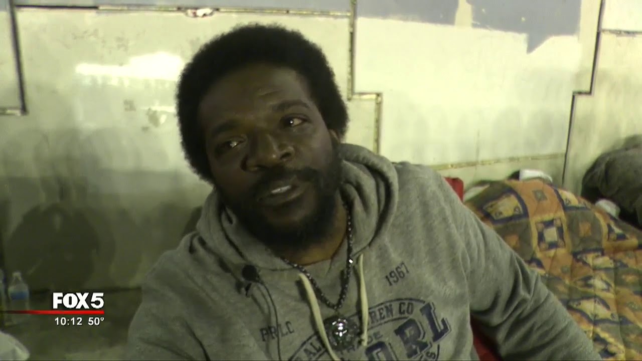 Washing the feet of the homeless - YouTube