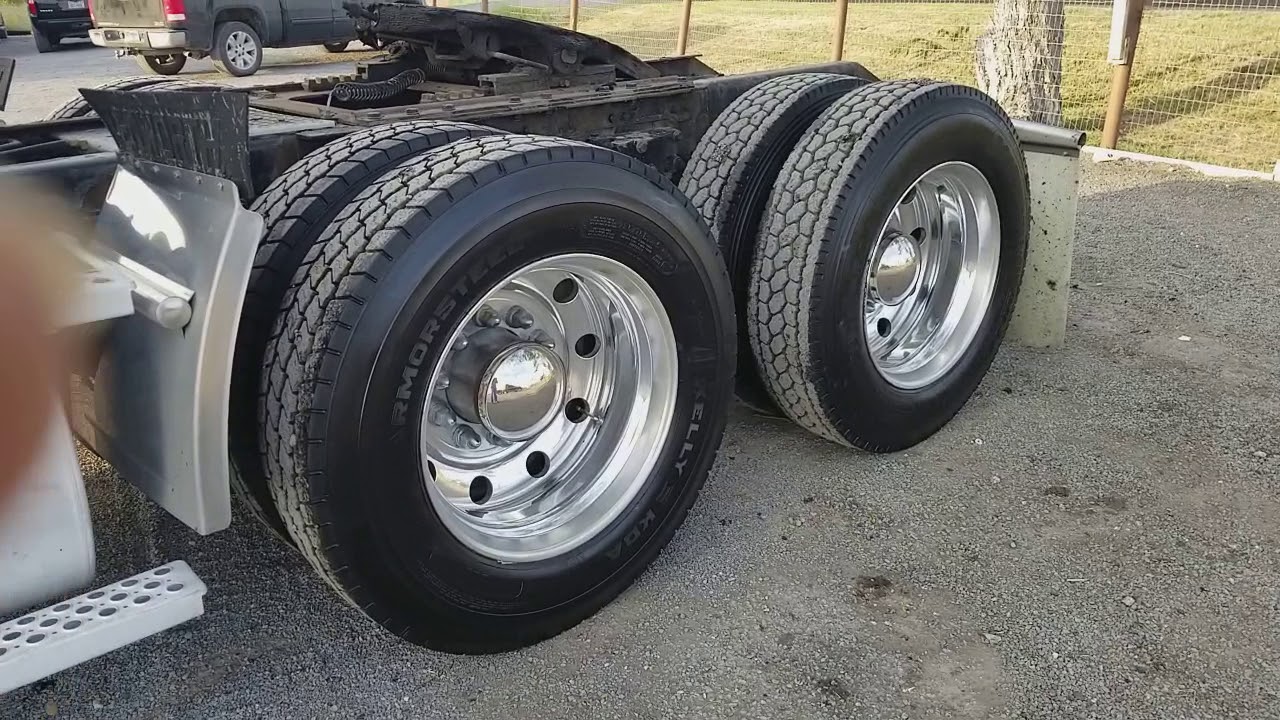 2010 KENWORTH T660 STUDIO SLEEPER - YouTube