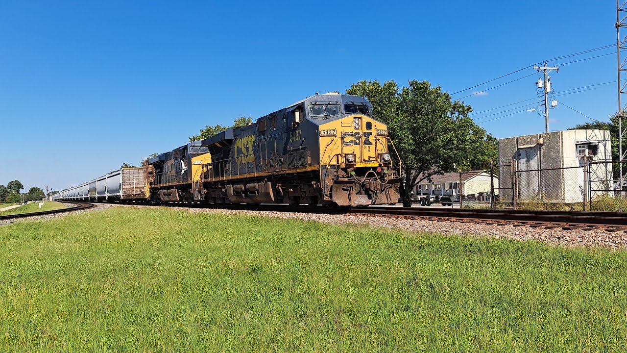 An Early M401-28 Takes it SouthBound On The A Line ES40DC 5437 Leading ...