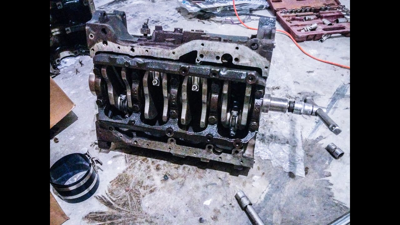 Proper crankshaft rotation 4g64 - YouTube