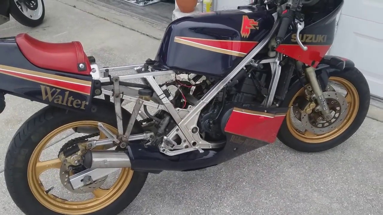 1986 Suzuki RG250 Gamma Walter Wolf start up and walk around - YouTube
