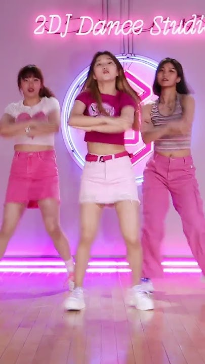 Sneakers - Itzy #shorts TEAM.2DK - YouTube