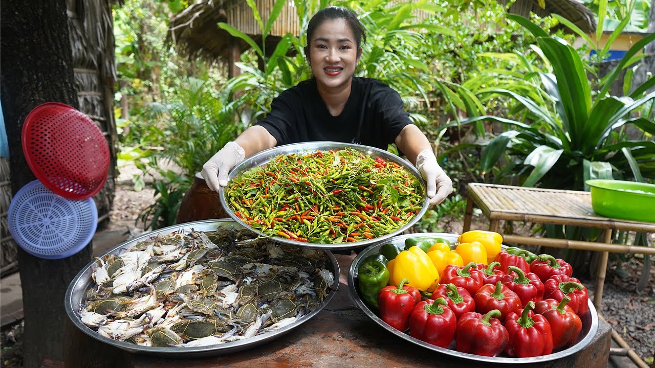 Bule crabs, belle pepper, chili cooking / Yummy blue crabs recipes ...