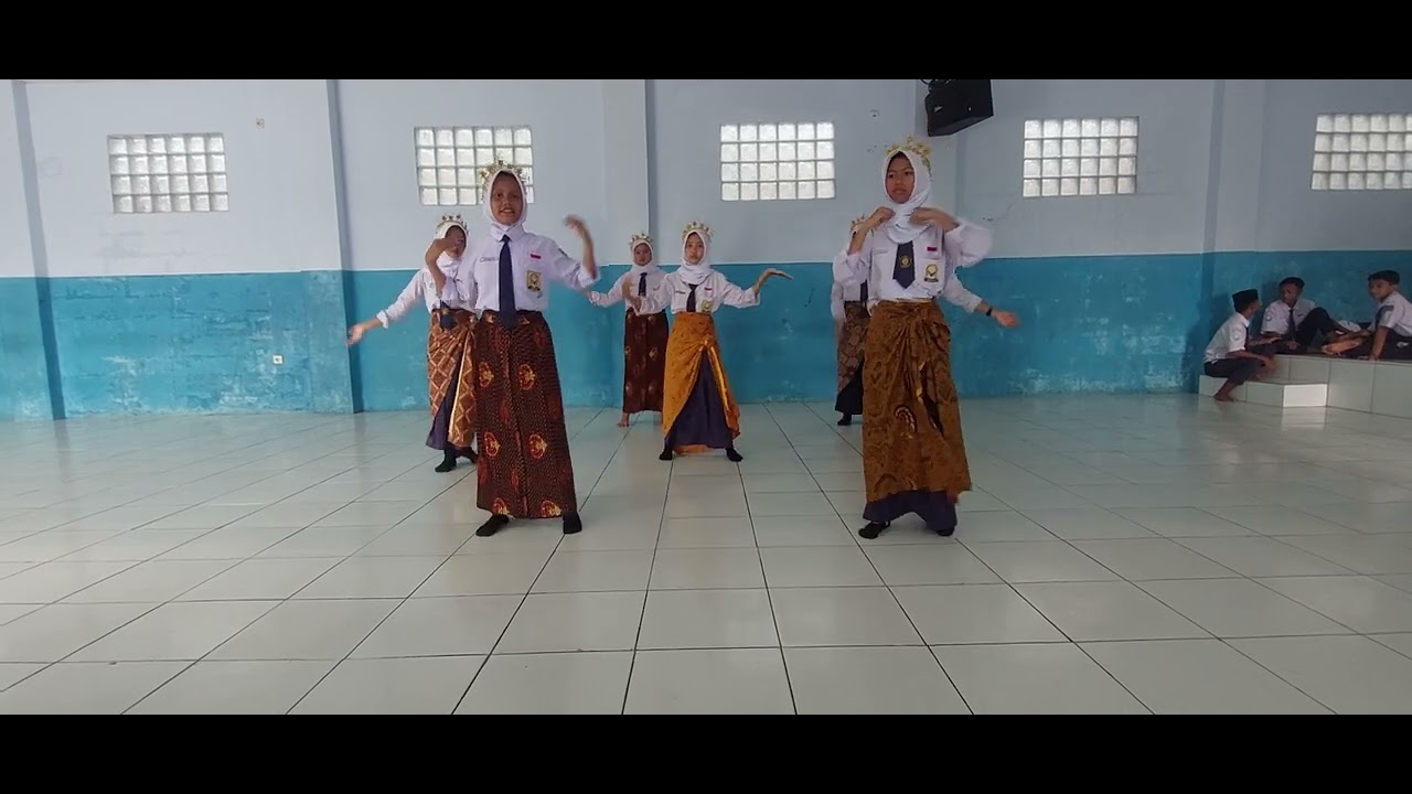 Tari Wonderland, 9D SMP Texmaco Semarang - YouTube