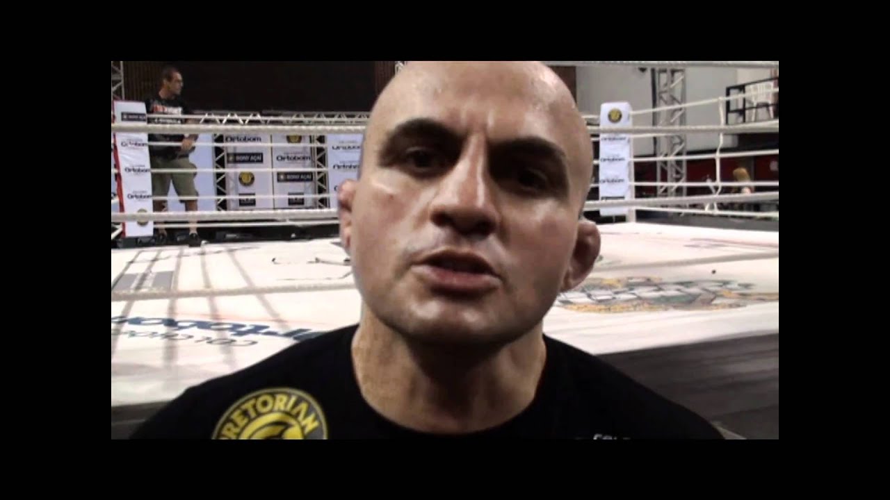 Wallid Ismail comemora o sucesso do Jungle Fight - YouTube