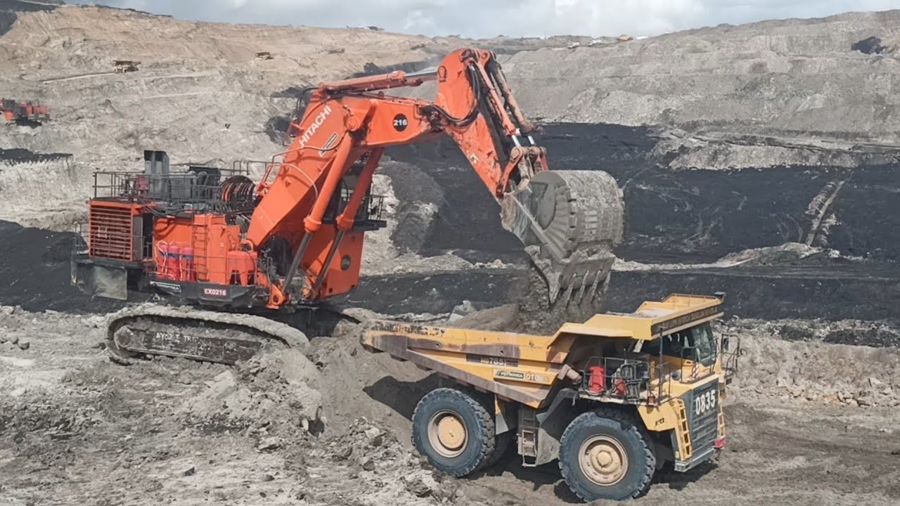 Starting reload activity after rain / EX2600 Hitachi #mining - YouTube