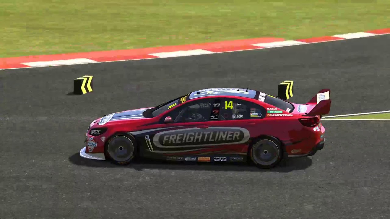 The Bend - International Circuit Supercars - YouTube