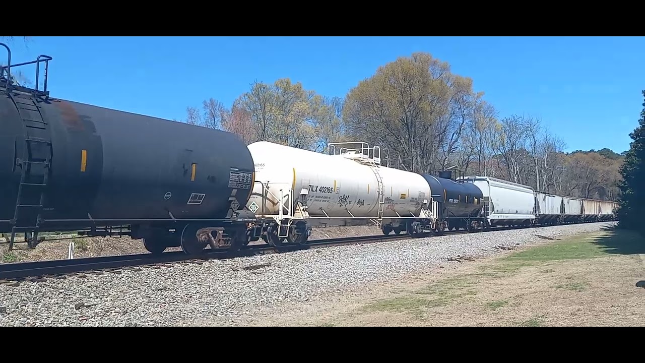NS 153 with UP 9029 SD70AH UP 8907 SD70AH NS 5900 GP22ECO and NS 600 GPTEB - YouTube