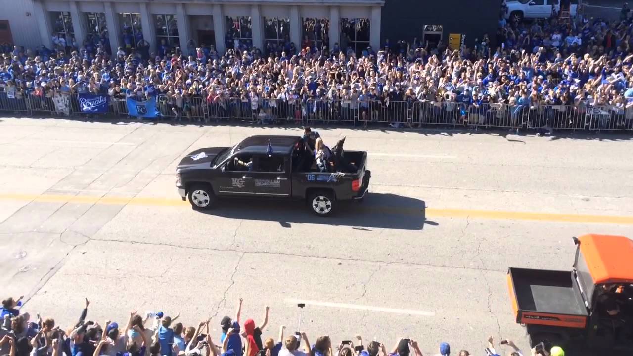 Kansas City Royals World Series victory parade - YouTube