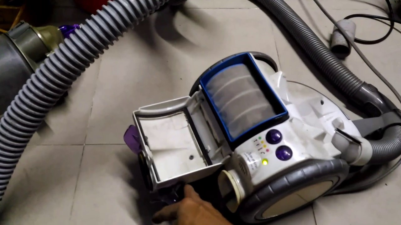 Dyson dc12 complete vs dust - YouTube