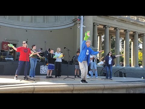 "Schnappi" San Francisco German Day 2024 - YouTube