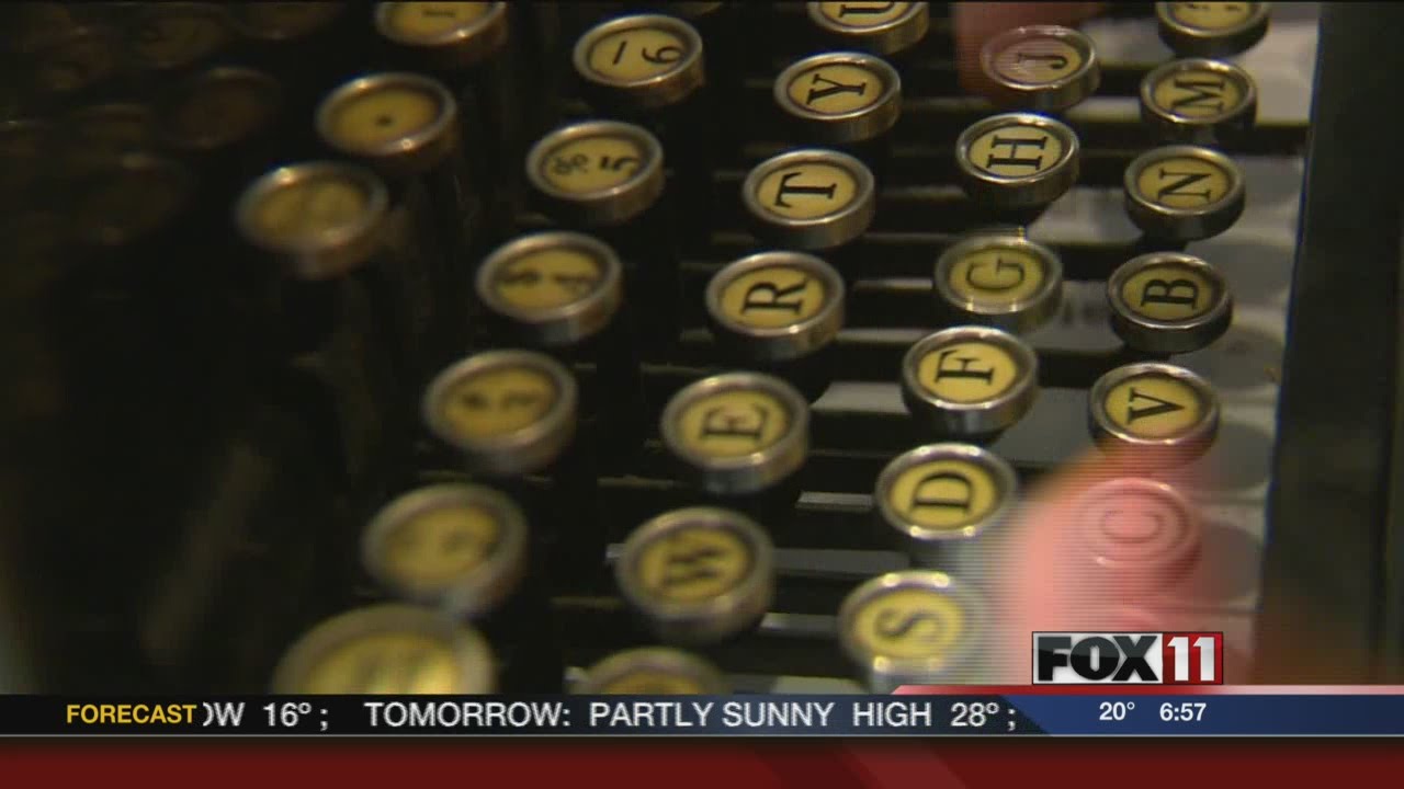 Creating music with a typewriter - YouTube