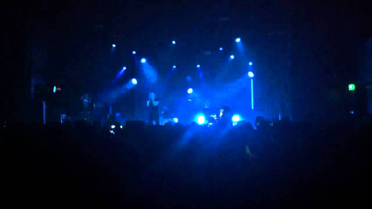 M83 - Intro @ Hard Club [Porto Mar 2012] - YouTube