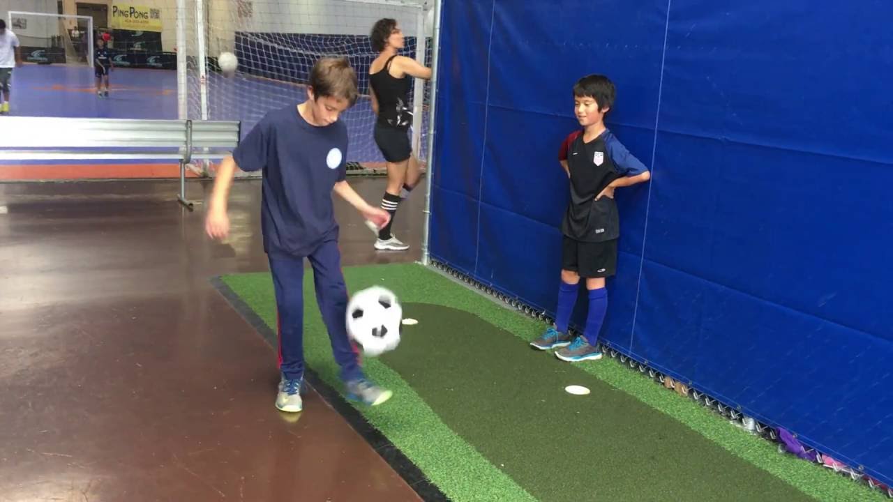 soccer juggling contest victor - YouTube