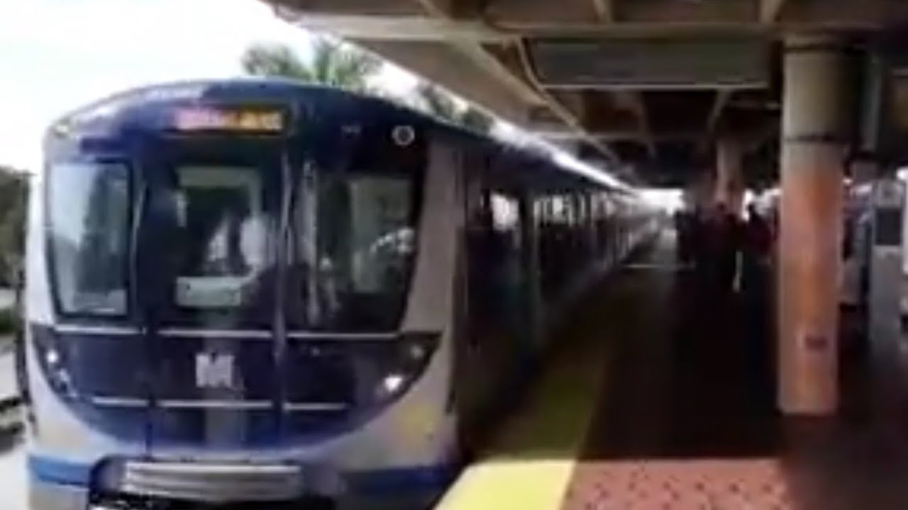 Miami Metrorail Northbound Orange Line Train ride from Dadeland North ...
