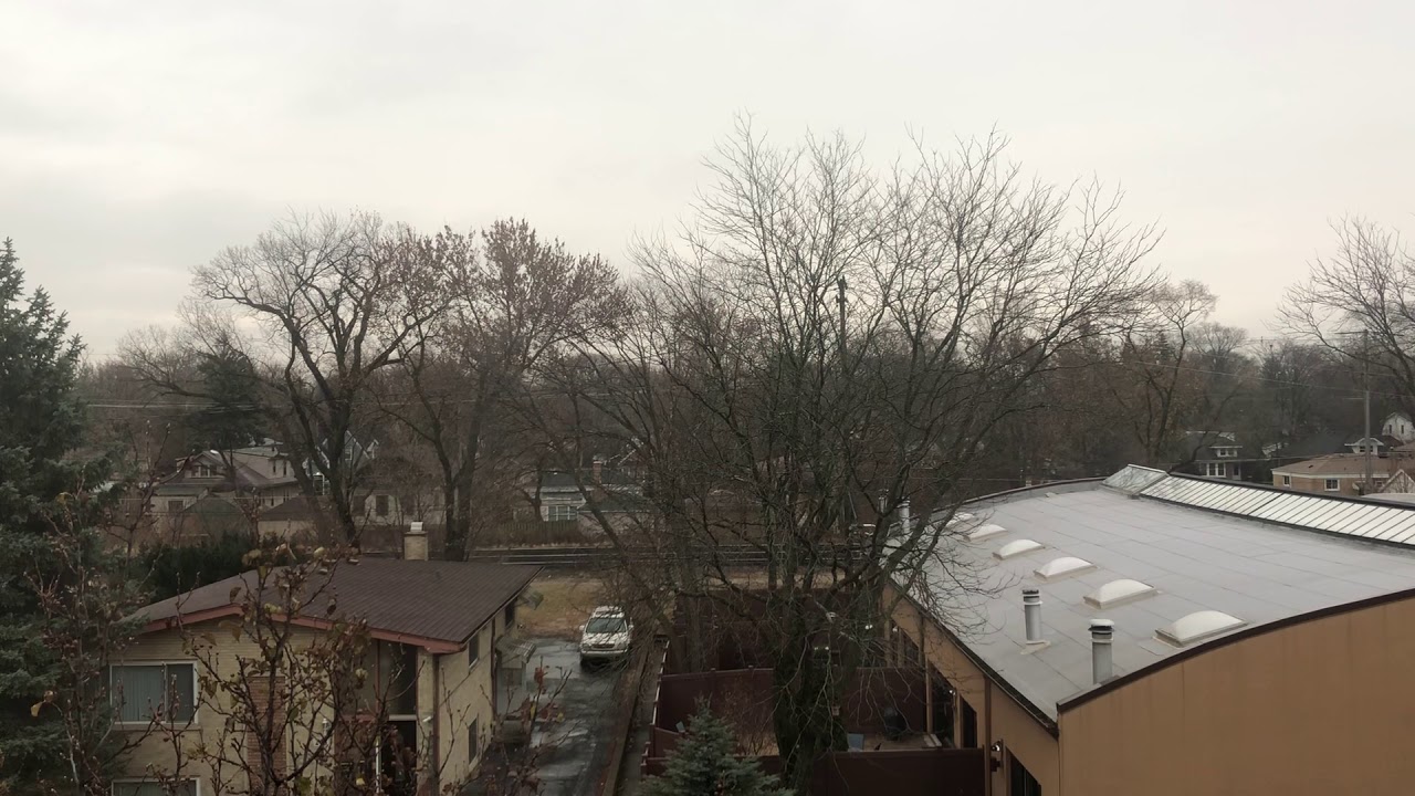 Inbound Metra 196 Express Meets Outbound Metra 211 Express at Riverside ...