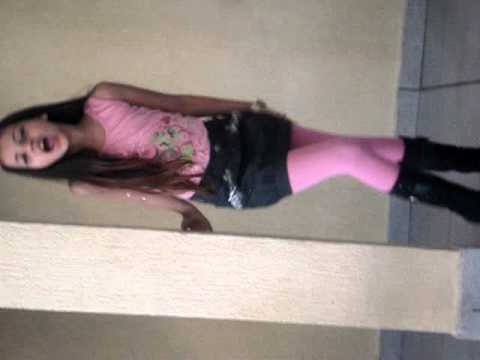 Leticia Dançando numa Festa