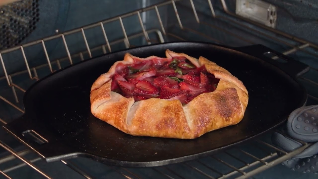 Pampered Chef summer 2022 cast iron sizzle skillet and wood trivet ...