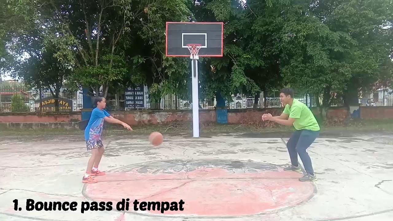 Gerakan variasi latihan Bounce pass dalam Bola Basket - YouTube