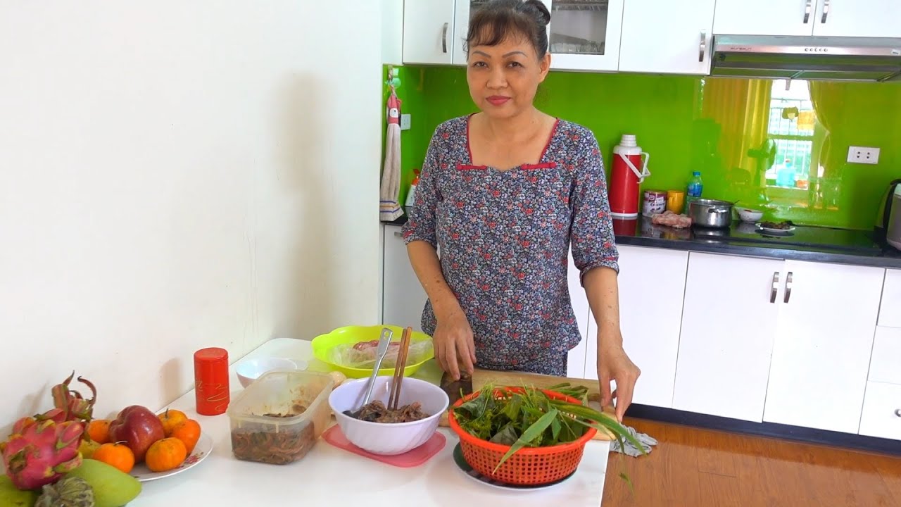 Grandma Cooks Cha Ruoi Hai Phong | Traditional Family Cooking Video ...