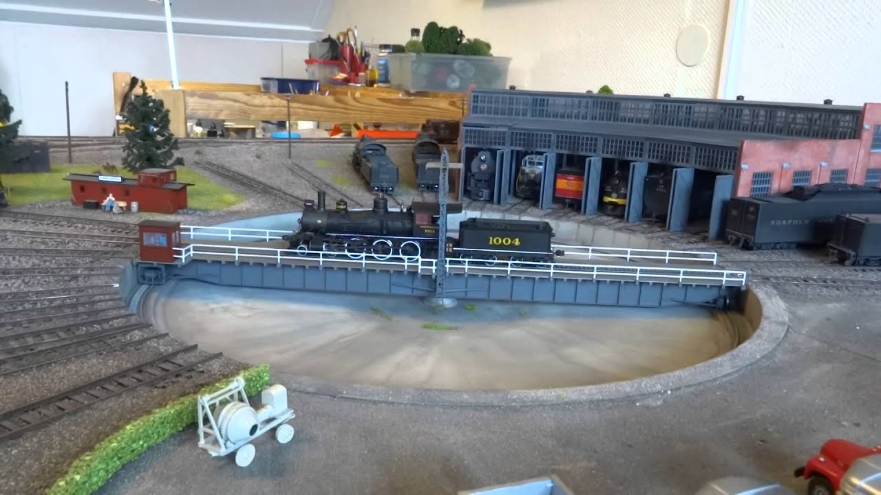 Bachmann 4-6-0 on turntable - YouTube