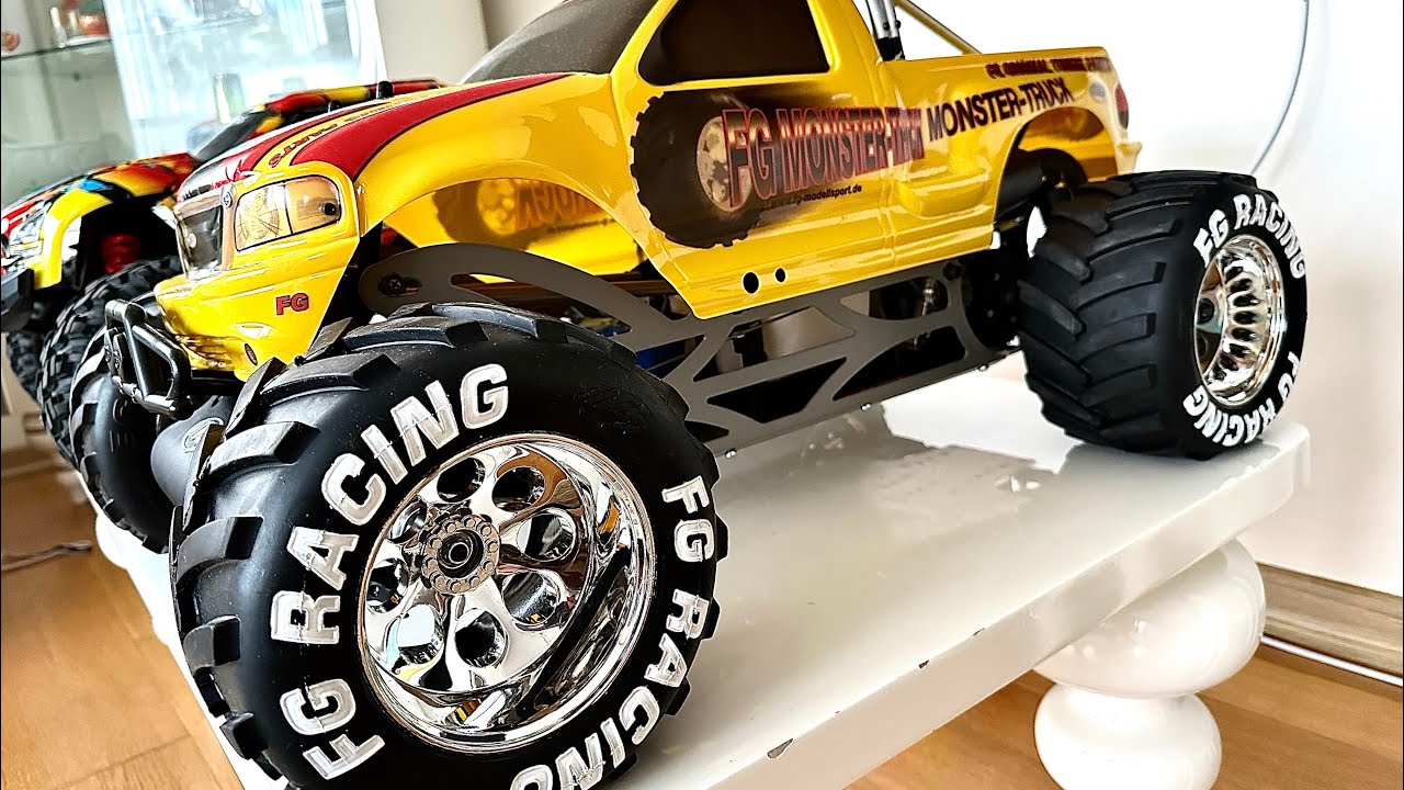 FG MONSTER TRUCK VS X-MAXX - YouTube