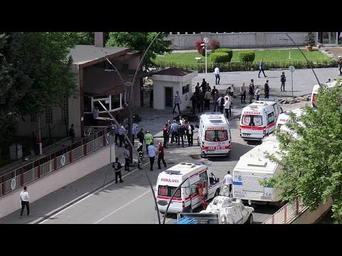 Gaziantep'te emniyet binasına bombalı saldırı