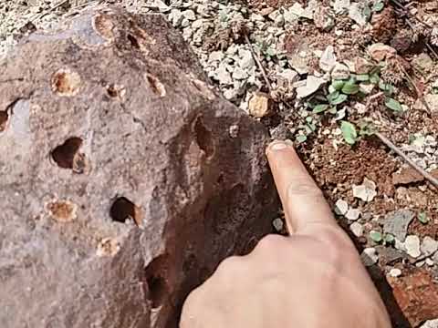 KIMBERLITO AZUL GIGANTE COM PEDRAS INCRUSTADAS - YouTube