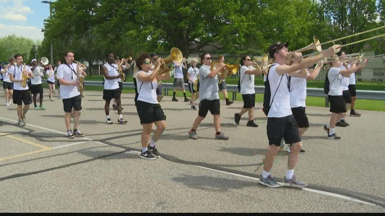 Speedway marching band plays key role in Indy 500 - YouTube