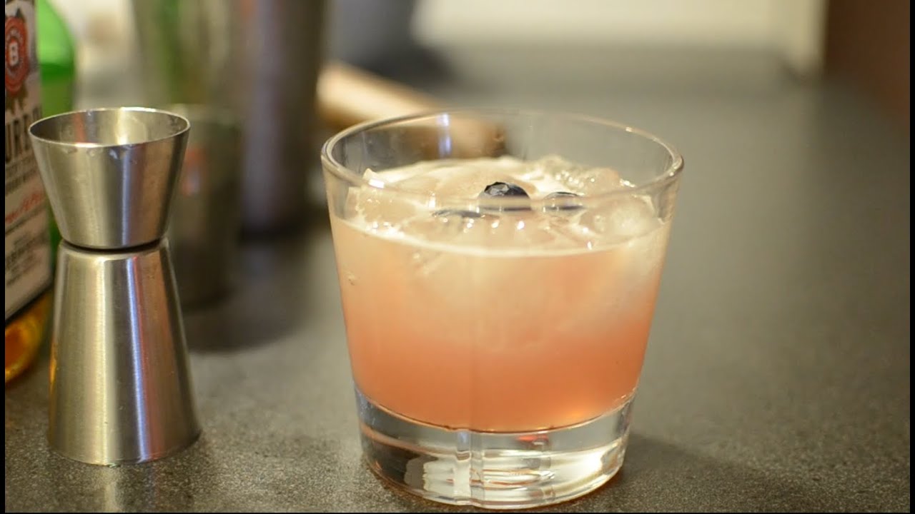 Blueberry Sour recipe | Cocktail Vision - YouTube