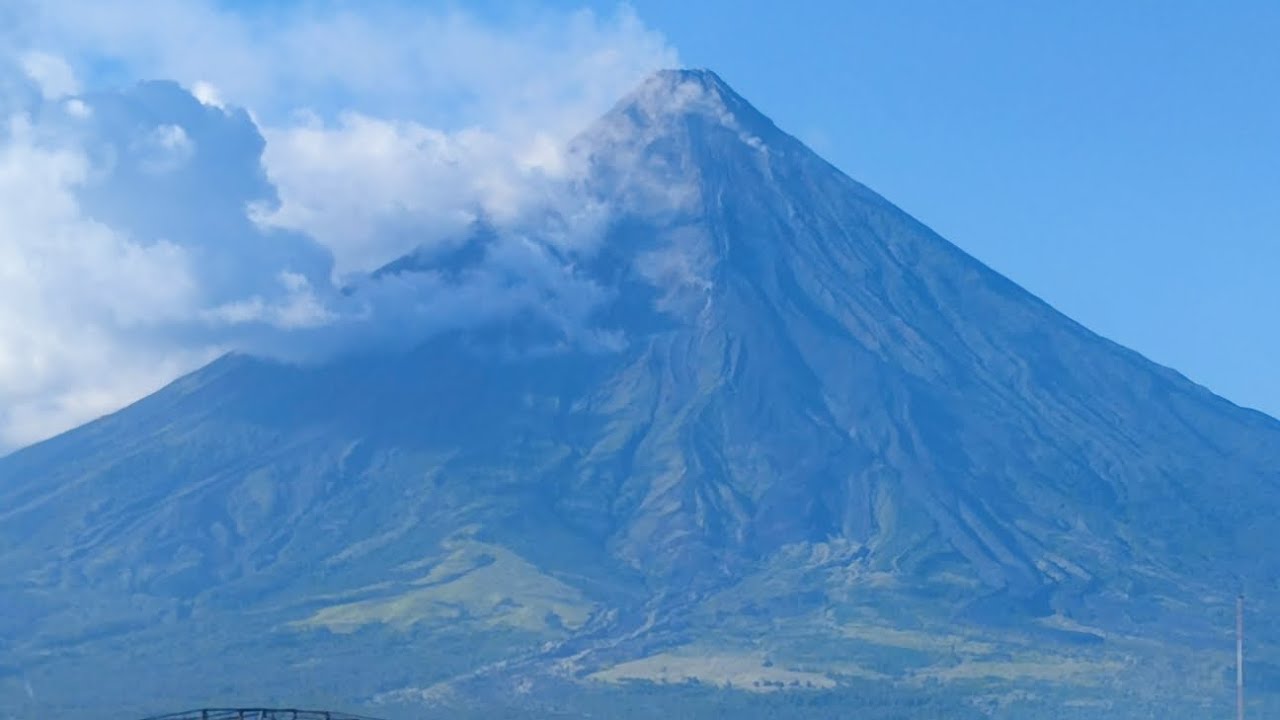 𝑀𝑎𝑗𝑒𝑠𝑡𝑖𝑐 𝑀𝑡. 𝑀𝑎𝑦𝑜𝑛 𝑉𝑜𝑙𝑐𝑎𝑛𝑜 | 𝑚𝑎𝑦𝑜𝑛 𝑡𝑜𝑢𝑟 ! - YouTube