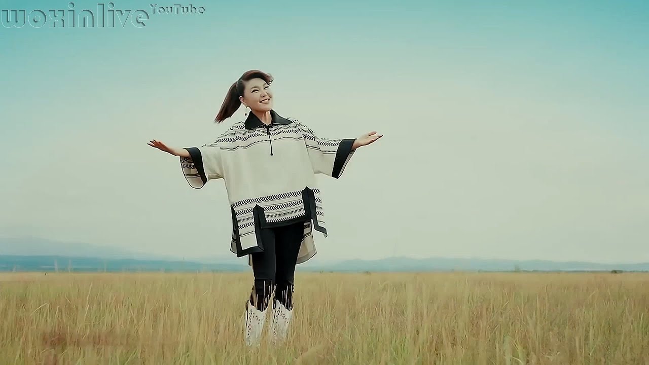 乌兰图雅[MV]《小月亮》（2020） - YouTube