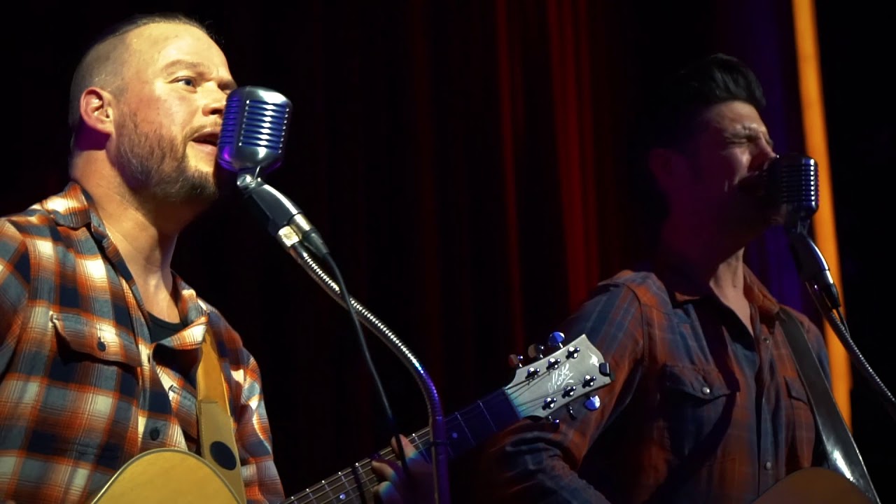 Elvis Presley-All Shook Up (live acoustic) - YouTube
