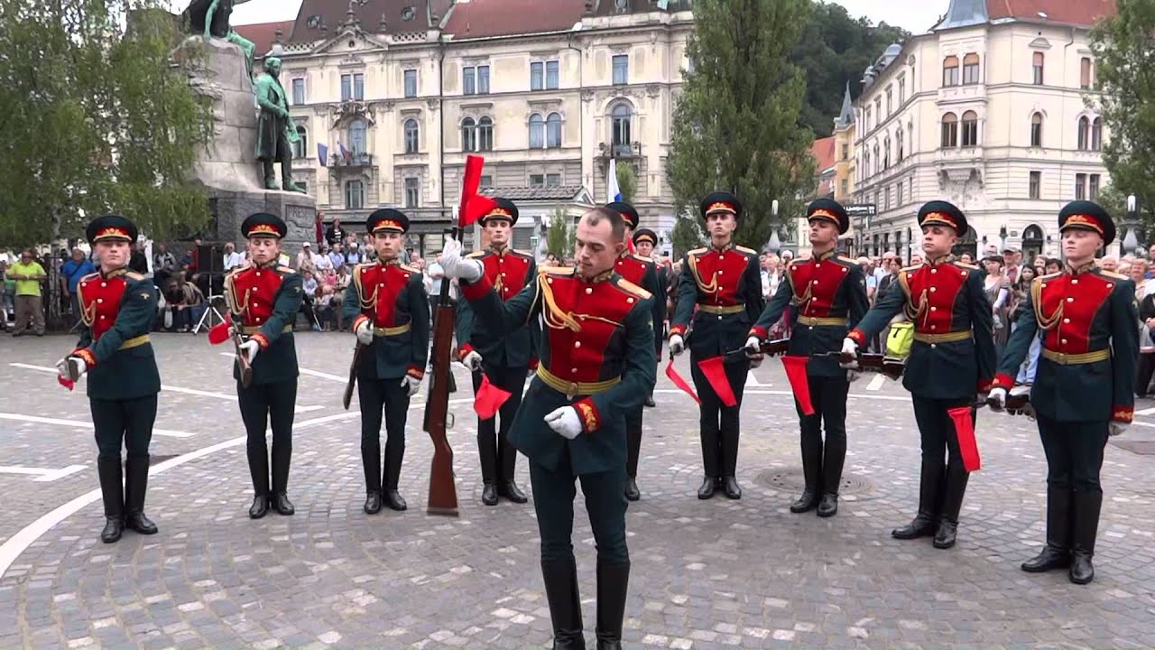 Predstavitev gardistov ruske vojske @ Prešernov trg - YouTube