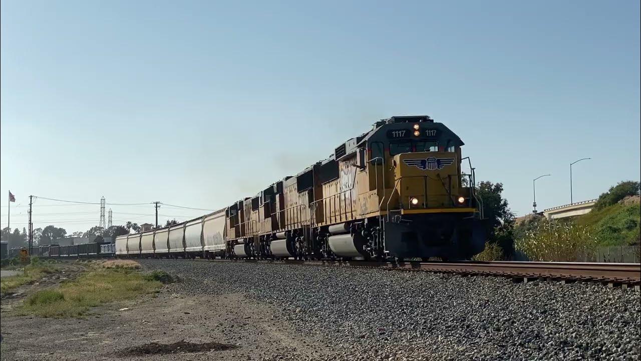UP 1117 leads the LOF66 4-1-22 - YouTube