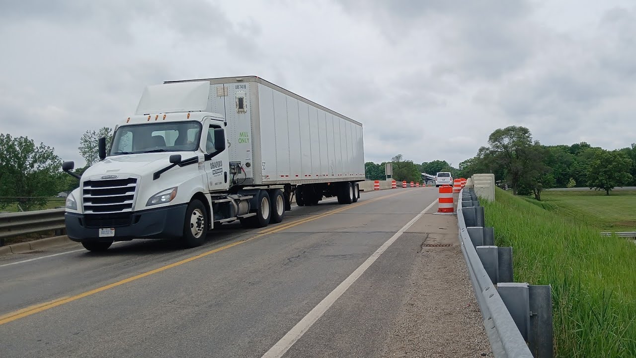 truck spotting:white and red freightliner trucks 5/29/25 - YouTube