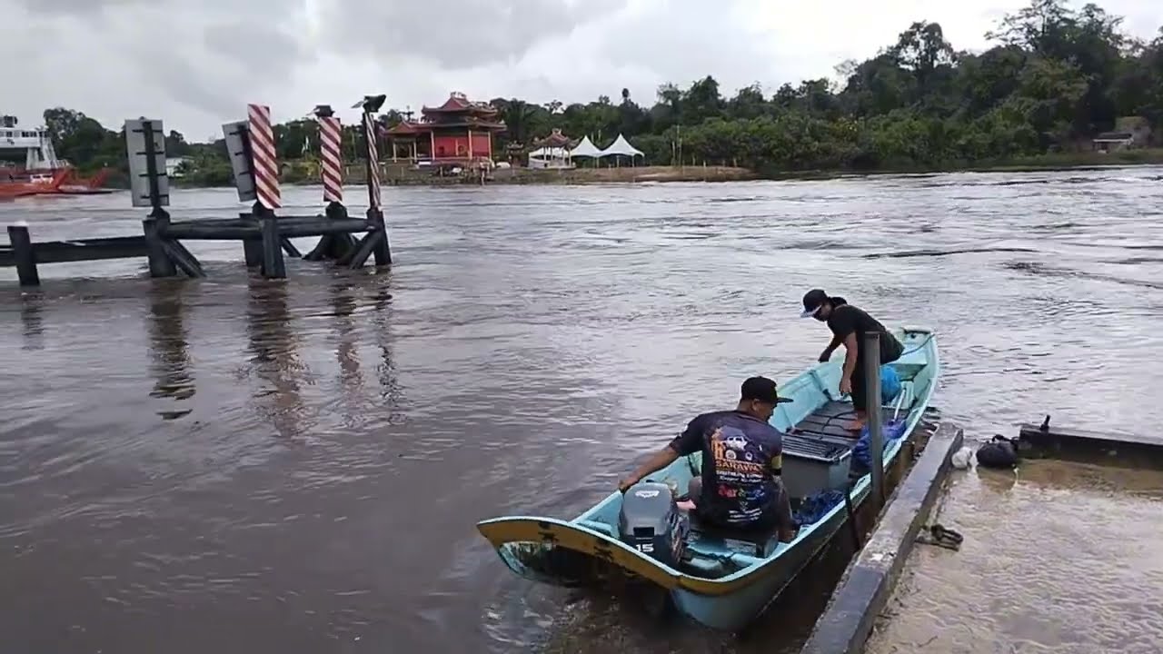 Banjir sudah mulai surut dekat kawasan pasar Sebauh//Hampir seminggu ...