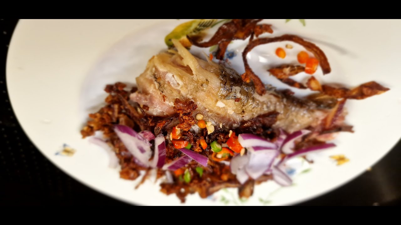 Fry Fermented Sour fish ปลาส้มทอด - YouTube