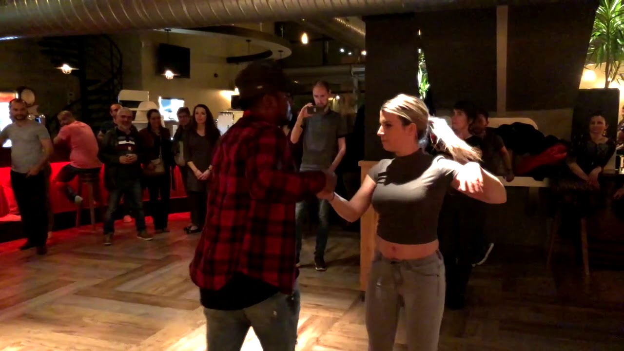 Laurent & Alison Salsa (Tu Vida en la Mía) - YouTube