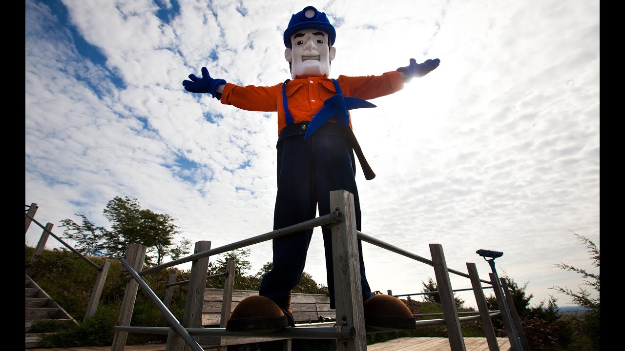 UW-Platteville's Pioneer Pete Climbs the M! - YouTube