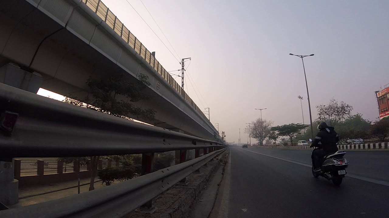 Accident at Moolchand Flyover - YouTube