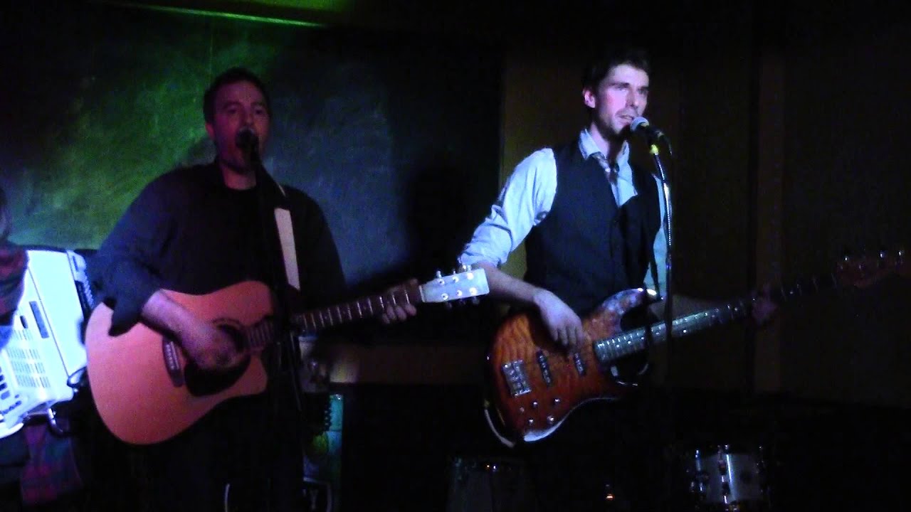 Celtic Kitchen Party "Hockey Song" @ Tir Nan Og - YouTube