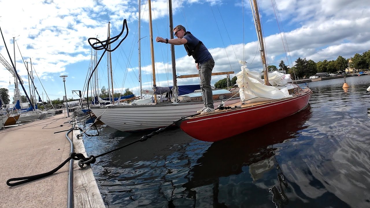Undocking a 32ft boat Solo with NO Engine - YouTube