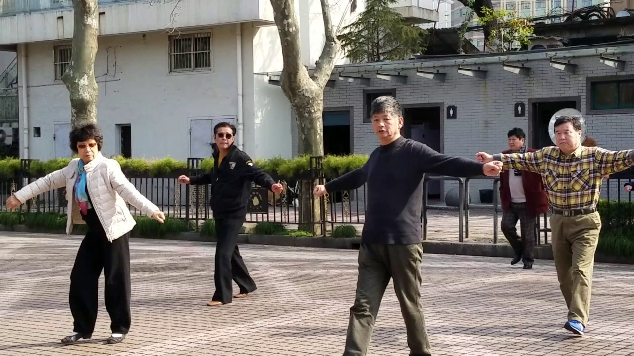 CHINA - DANCING IN THE STREETS (PARK) - YouTube