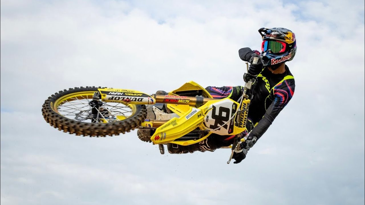 Ken Roczen throwing huge whips at Ironman | RAW - YouTube